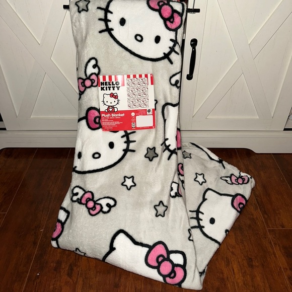 Hello Kitty | Bedding | Hello Kitty Wing Plush Twin Throw Blanket ...